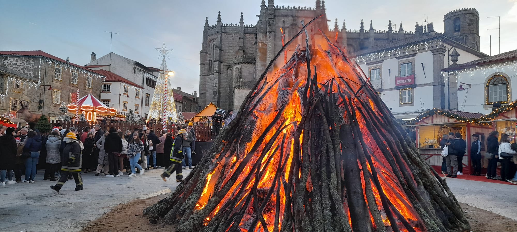 O Madeiro de Natal | Velhos são os trapos